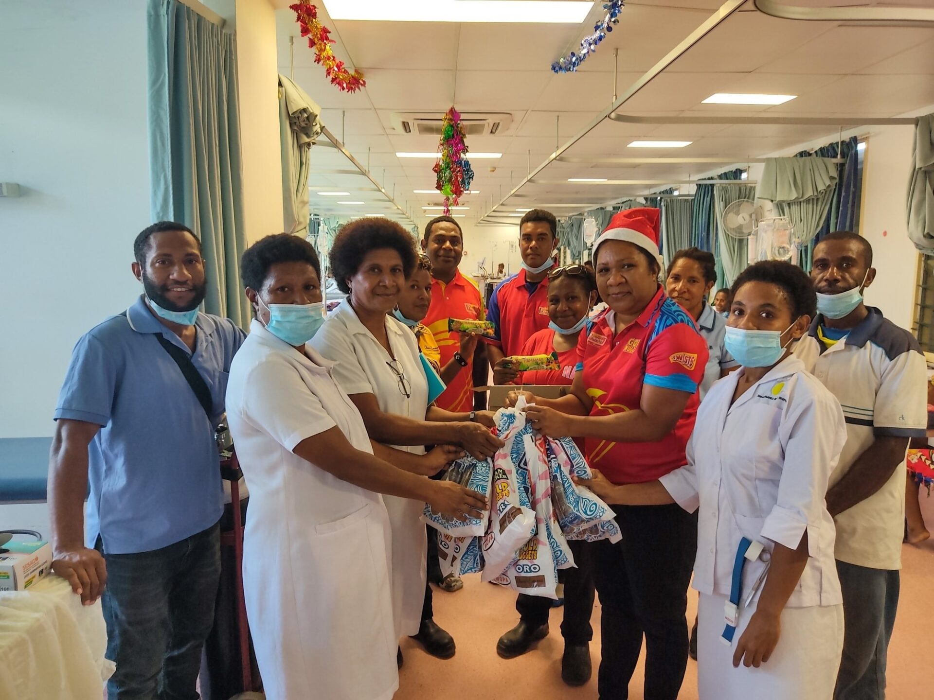 Paradise Foods Limited Visits Angau General Hospital's Childrens Ward ...